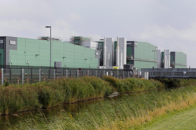 Datacenter complex van Microsoft in Middenmeer (foto Marc Moussault ...