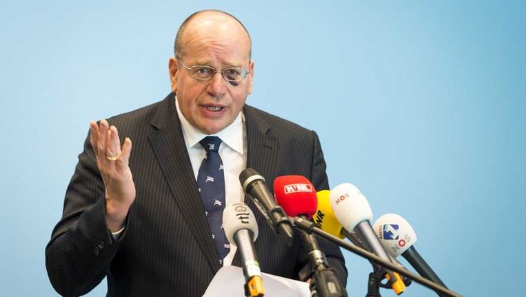 Fred Teeven met Blauw Oog (2) (fototrouw.nl) – Rob Scholte Museum